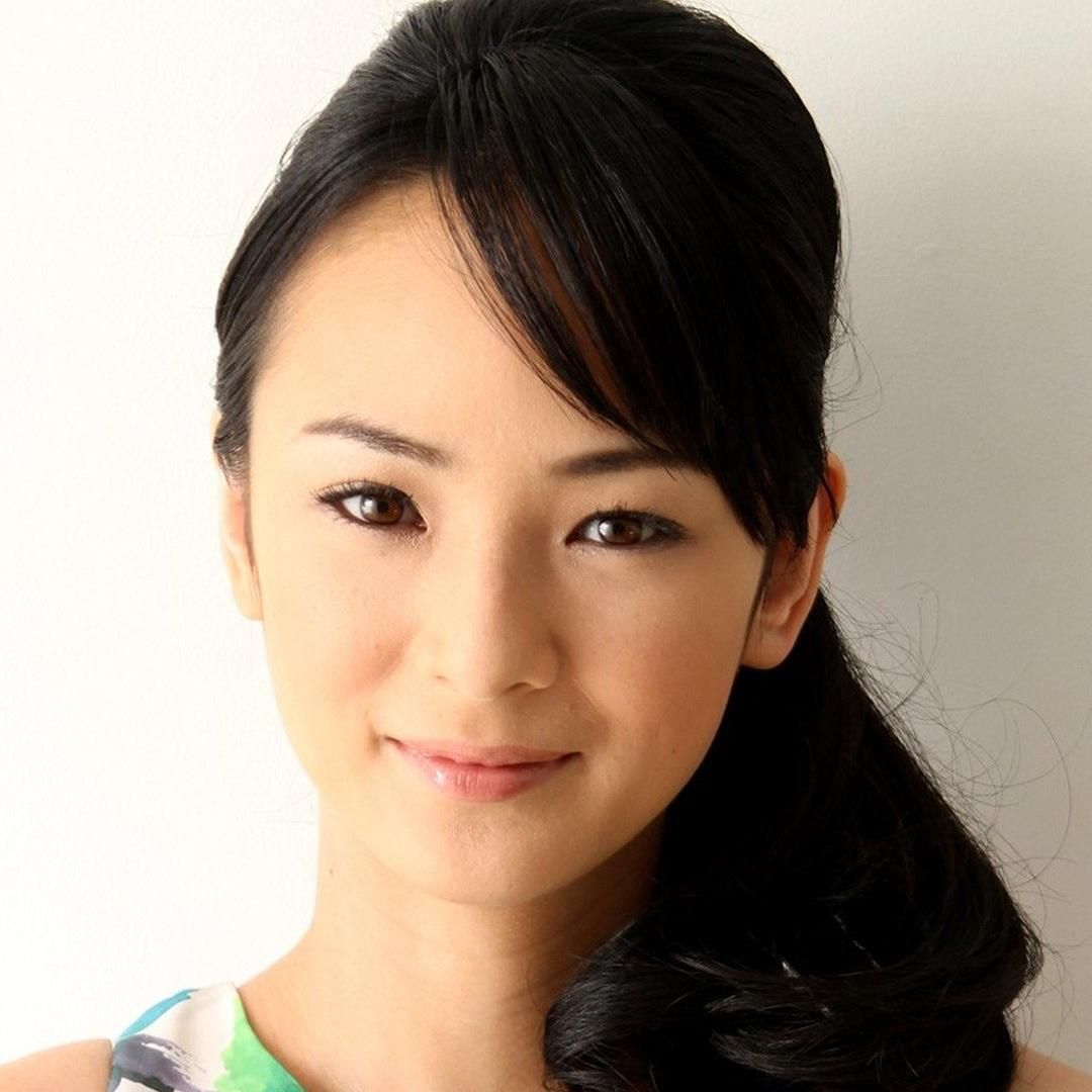 The Red Apple • Season 1 - Plex