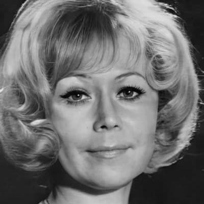 Onegin (2024) - Plex