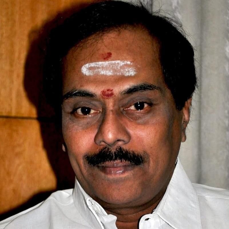 Watch Vedigundu Murugesan (2009) Full Movie Online - Plex